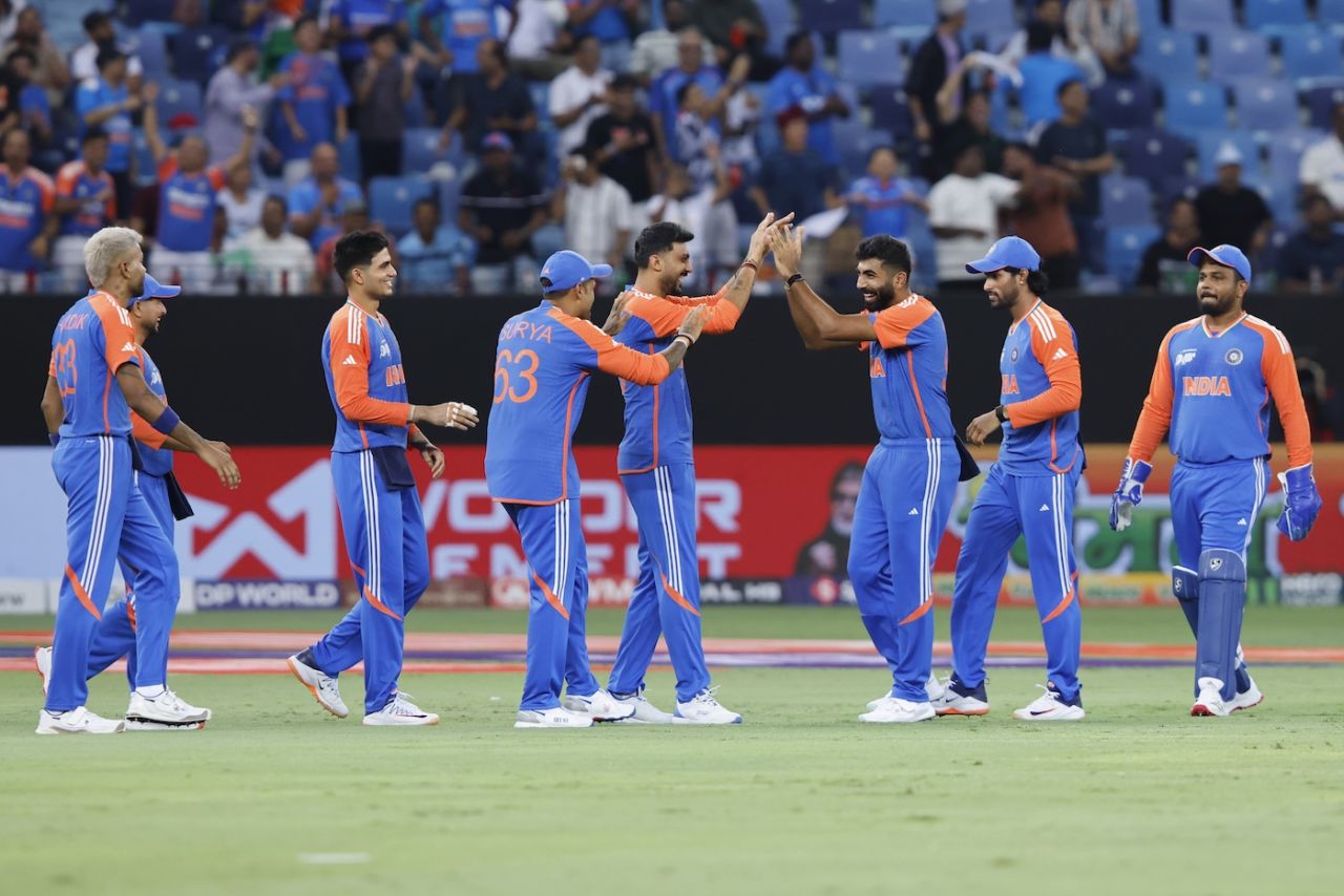 Axar Patel struck in each of his first two overs | ESPNcricinfo.com