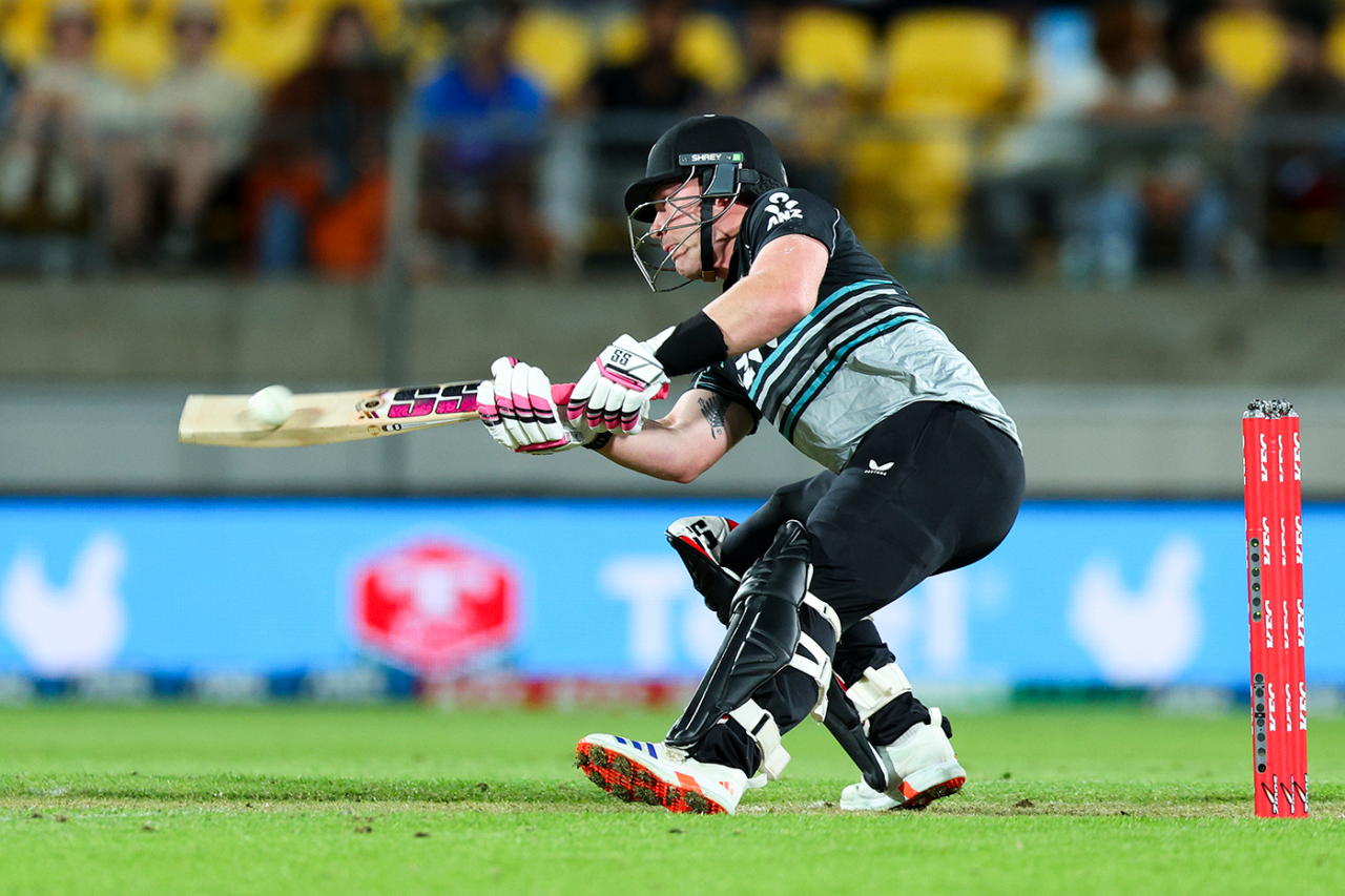 Jake Lehmann raises the bat for his half-century | ESPNcricinfo.com