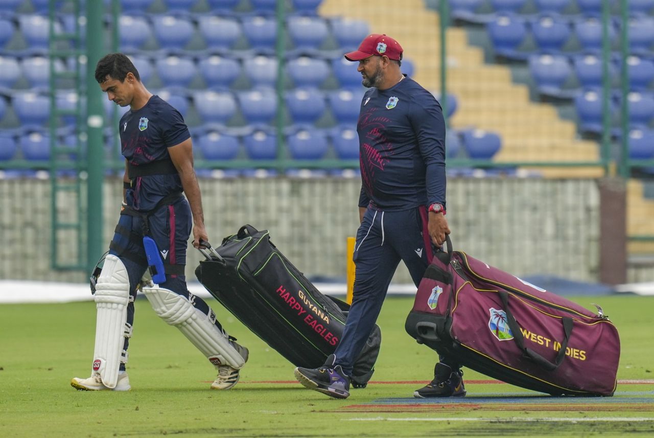Tagenarine Chanderpaul and Ravi Rampaul arrive for training ...