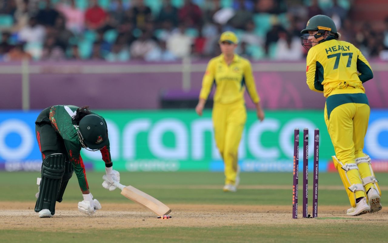 Nigar Sultana drives as Alyssa Healy watches | ESPNcricinfo.com