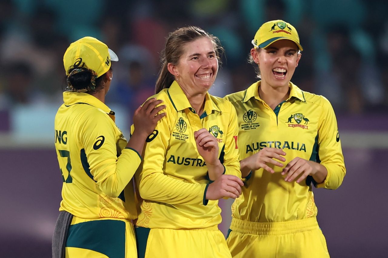 Sobhana Mostary punches one straight down the ground | ESPNcricinfo.com