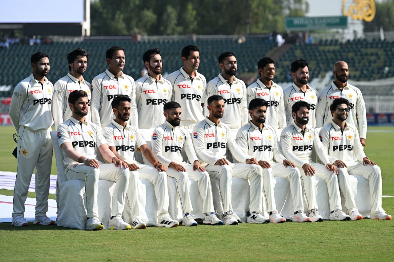 The Shan Masood-led Pakistan team pose for a photo | ESPNcricinfo.com