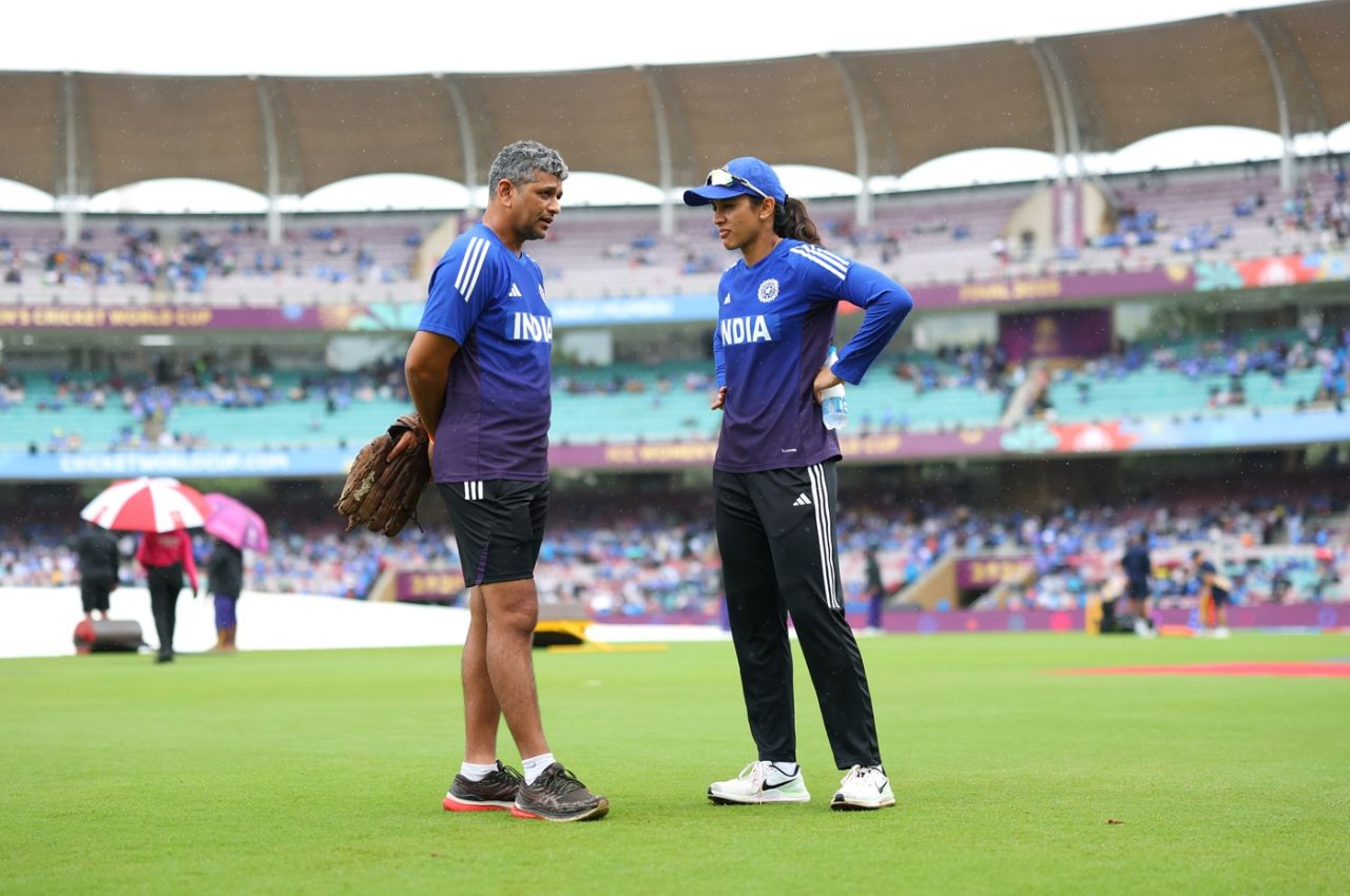 Head coach Amol Muzumdar and vice-captain Smriti Mandhana chat while it drizzles | ESPNcricinfo.com