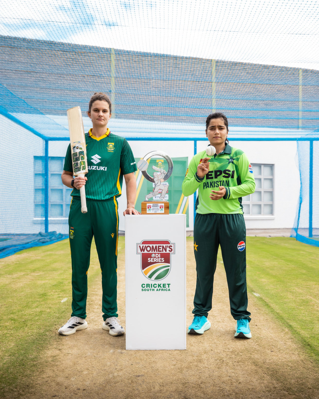Laura Wolvaardt poses with the ODI-series trophy | ESPNcricinfo.com