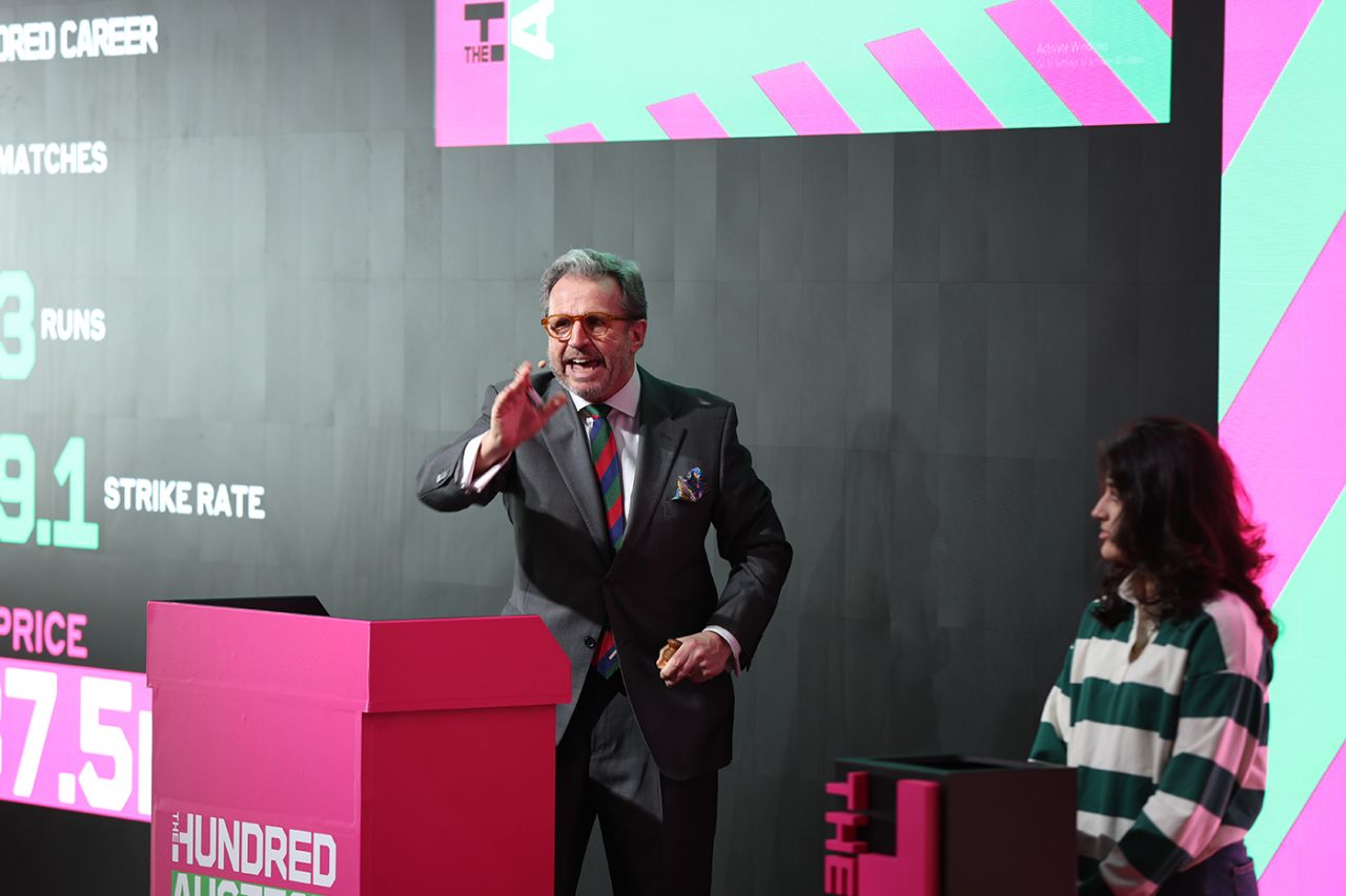 Richard Madley oversees the Hundred auction | ESPNcricinfo.com
