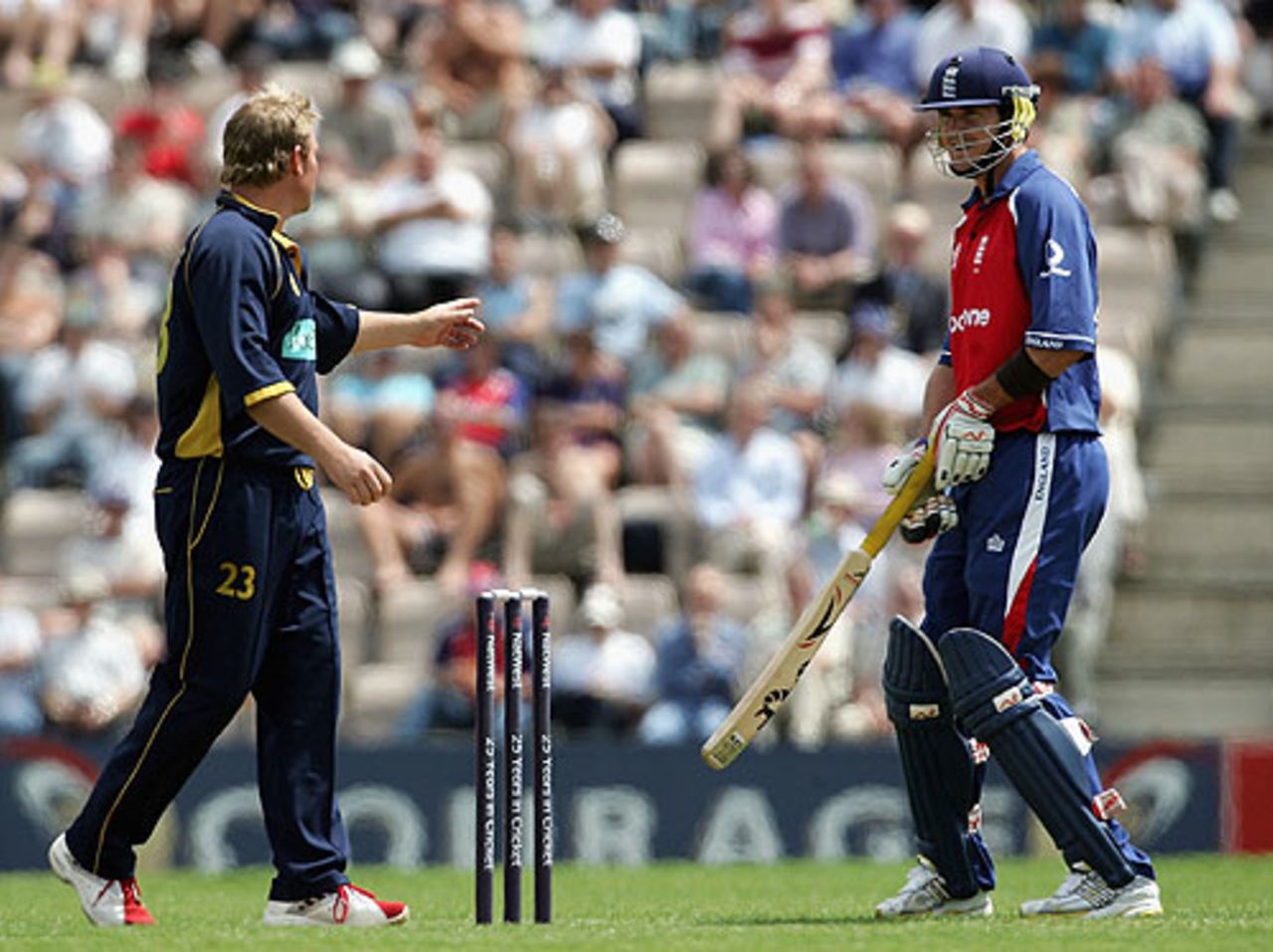 Shane Warne and Kevin Pietersen | ESPNcricinfo.com