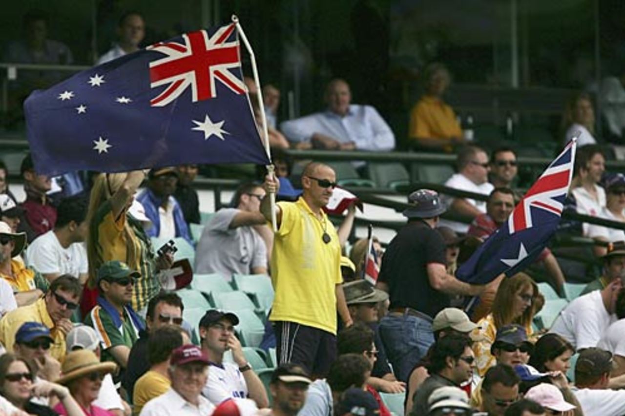 Australian fans acknowledge Matthew Hayden's century | ESPNcricinfo.com