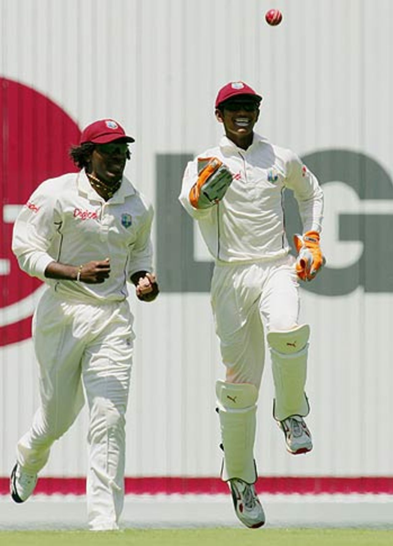 Denesh Ramdin celebrates after catching Michael Hussey | ESPNcricinfo.com