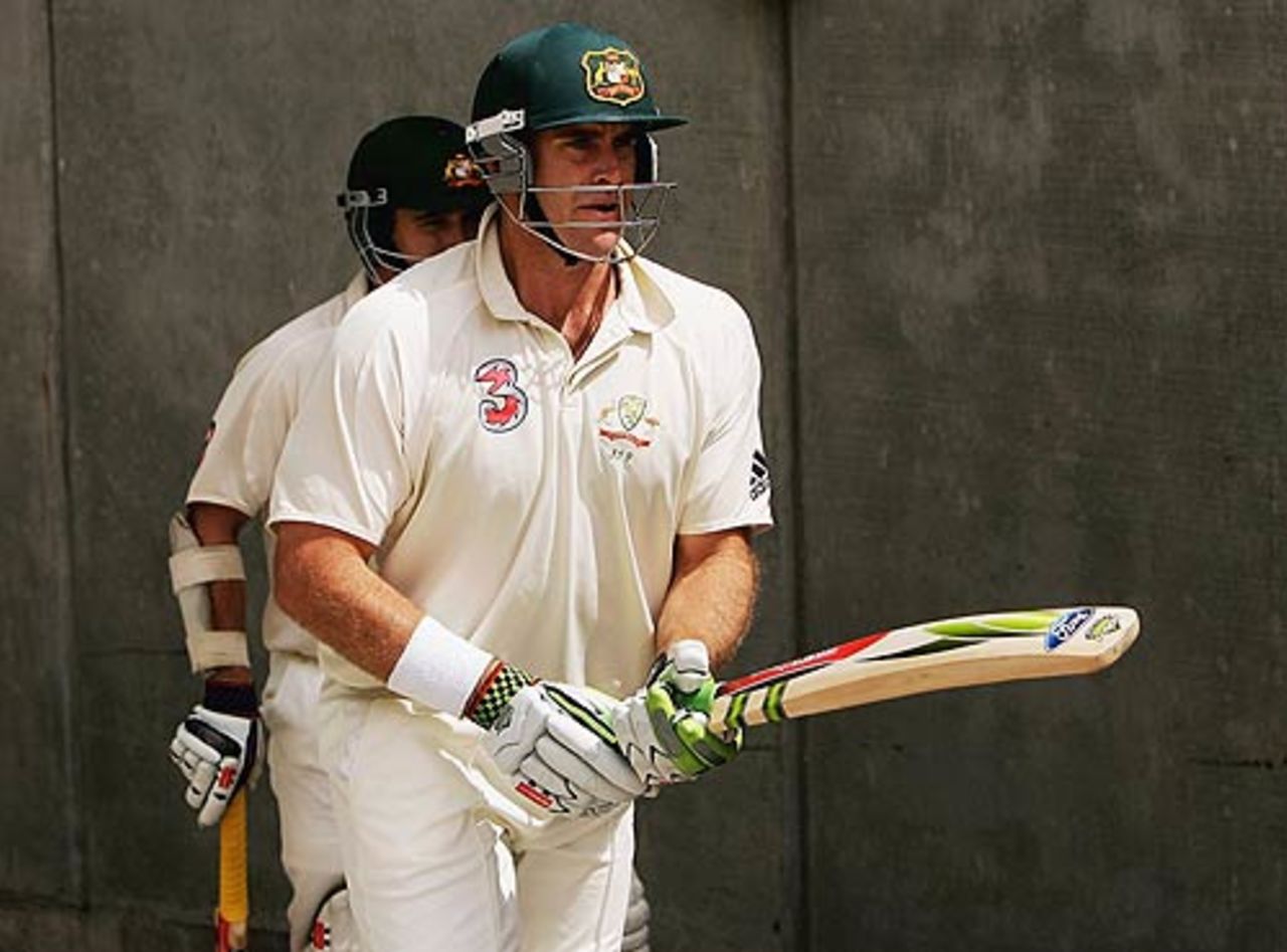 Matthew Hayden walks out to bat | ESPNcricinfo.com