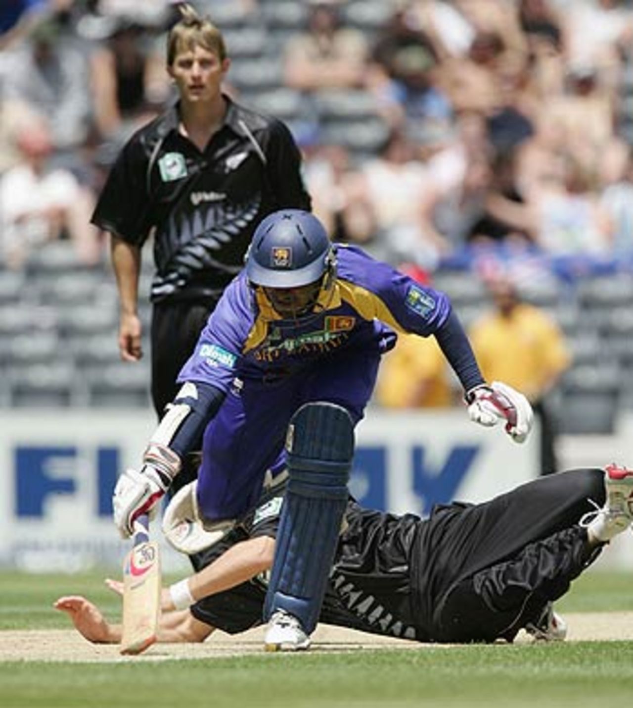 Upul Tharanga celebrates his hundred | ESPNcricinfo.com