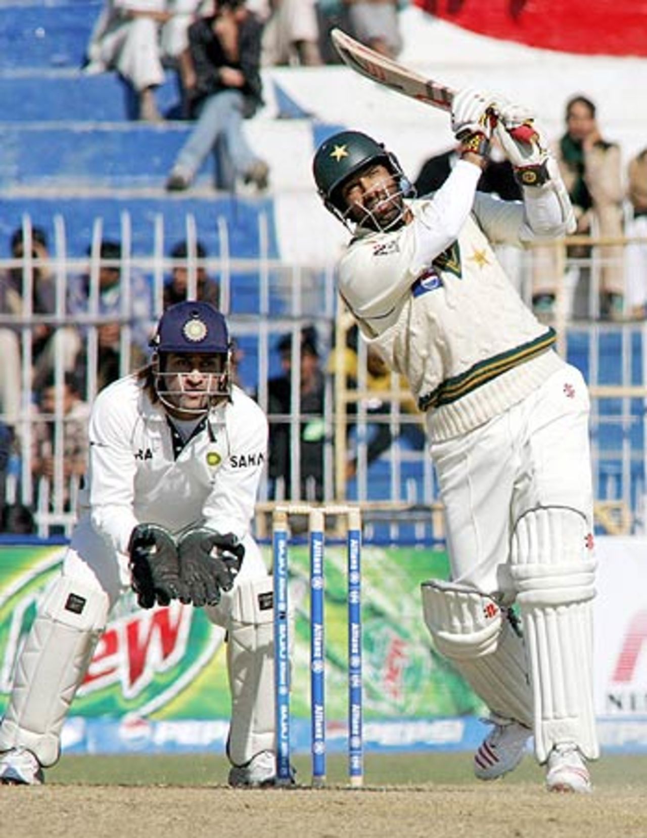 Mohammad Yousuf lofts Anil Kumble for six | ESPNcricinfo.com