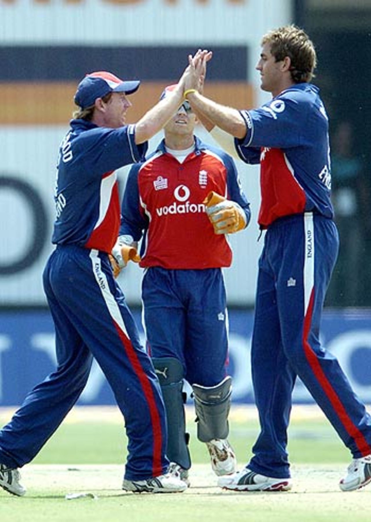 Paul Collingwood and Liam Plunkett celebrate a strike | ESPNcricinfo.com