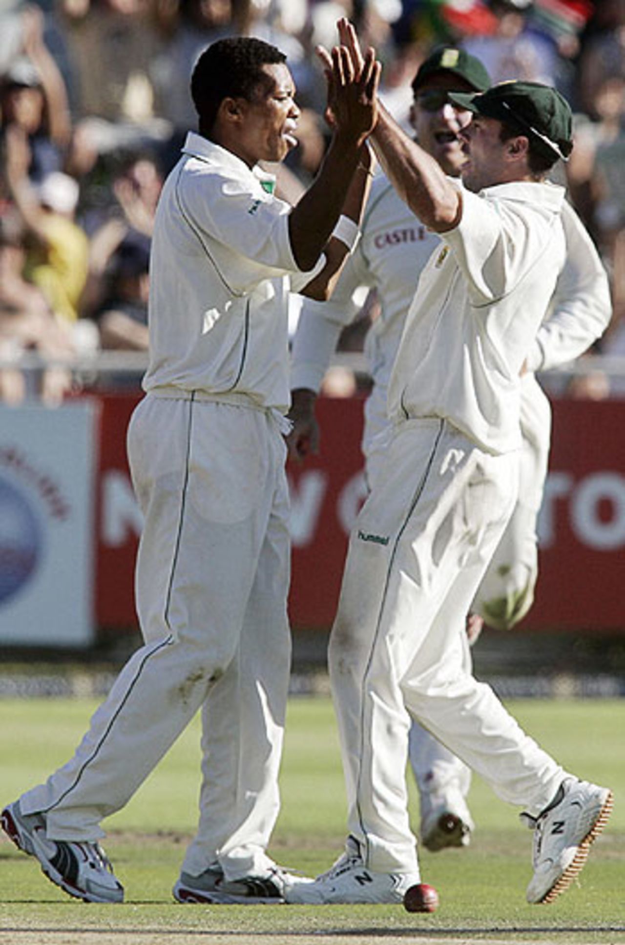 Makhaya Ntini celebrates with Nicky Boje | ESPNcricinfo.com