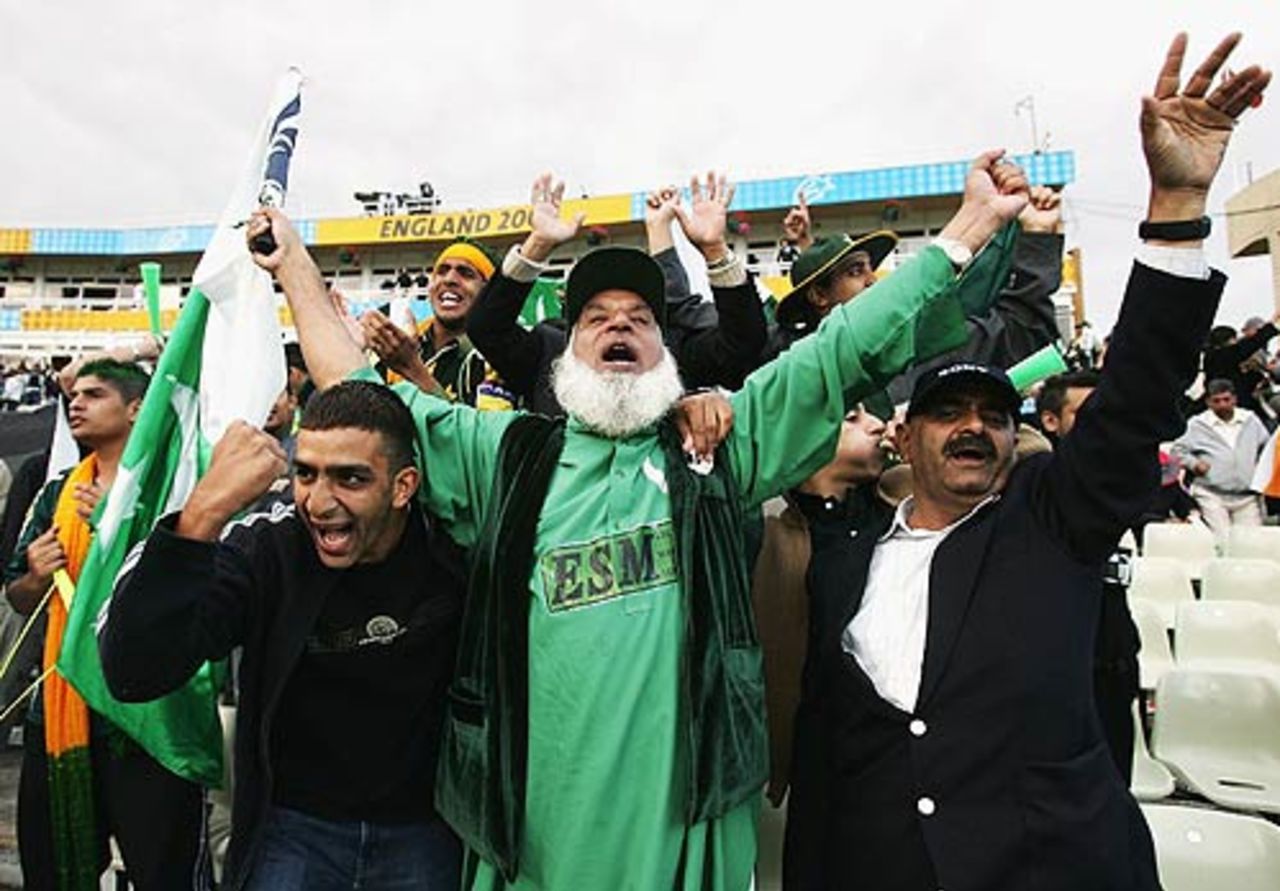Pakistan supporters celebrate victory over India | ESPNcricinfo.com