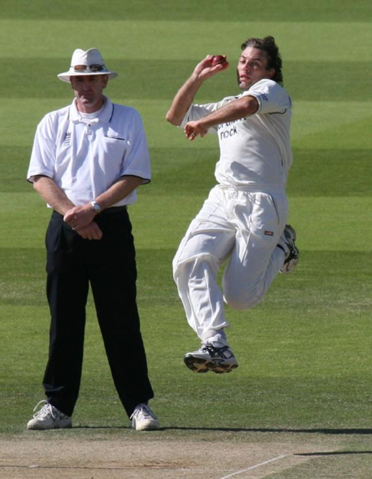 David Nash gets under - but fails to hold - a skyer from Paul Franks ...