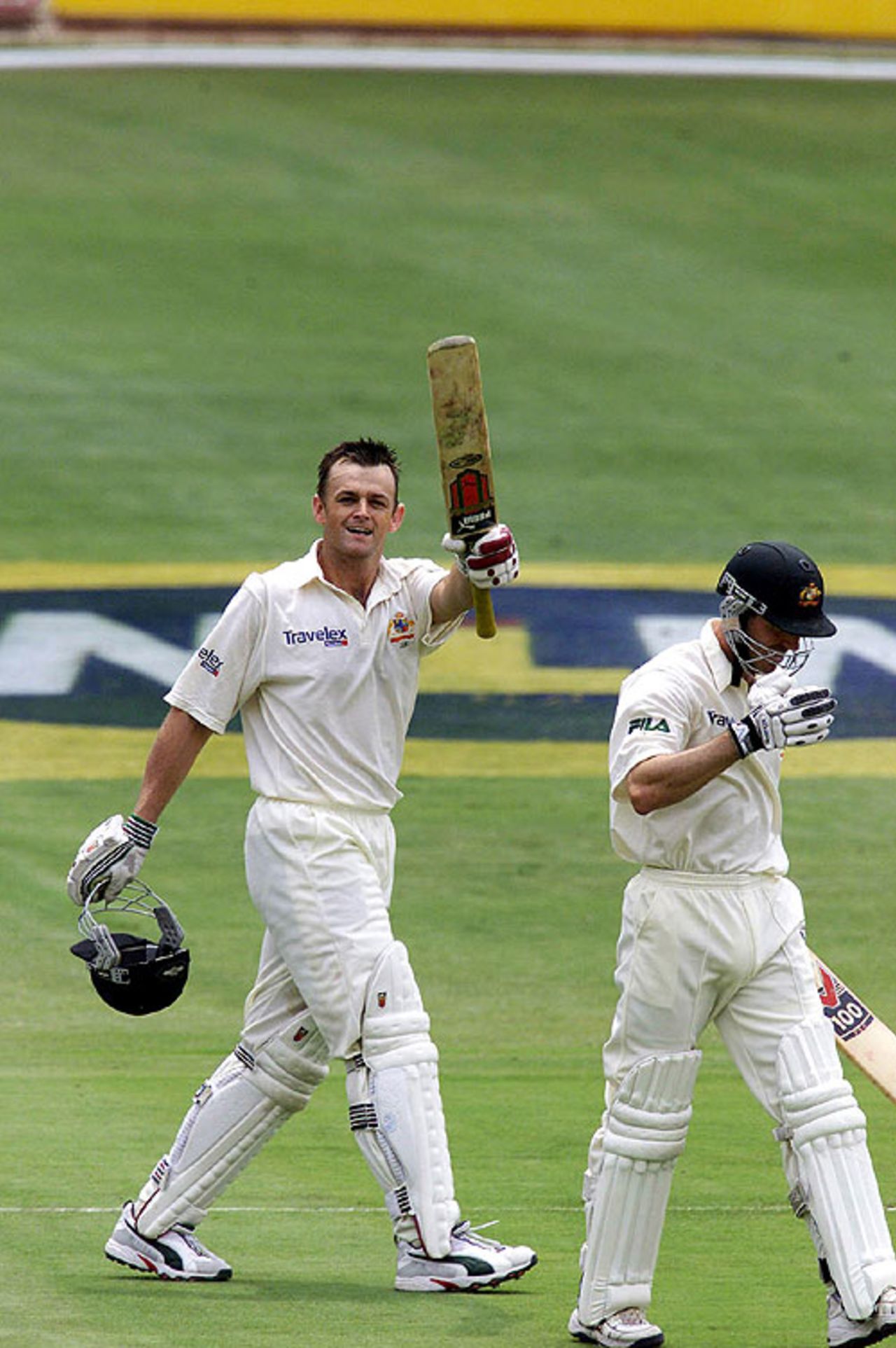 Adam Gilchrist acknowledges the crowd after scoring the fastest 200 in ...