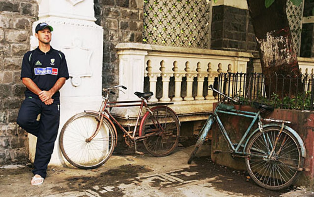 Ricky Ponting poses outside the Taj Mahal hotel | ESPNcricinfo.com