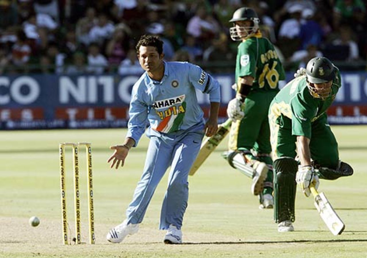 Sachin Tendulkar attempts to run out Mark Boucher | ESPNcricinfo.com