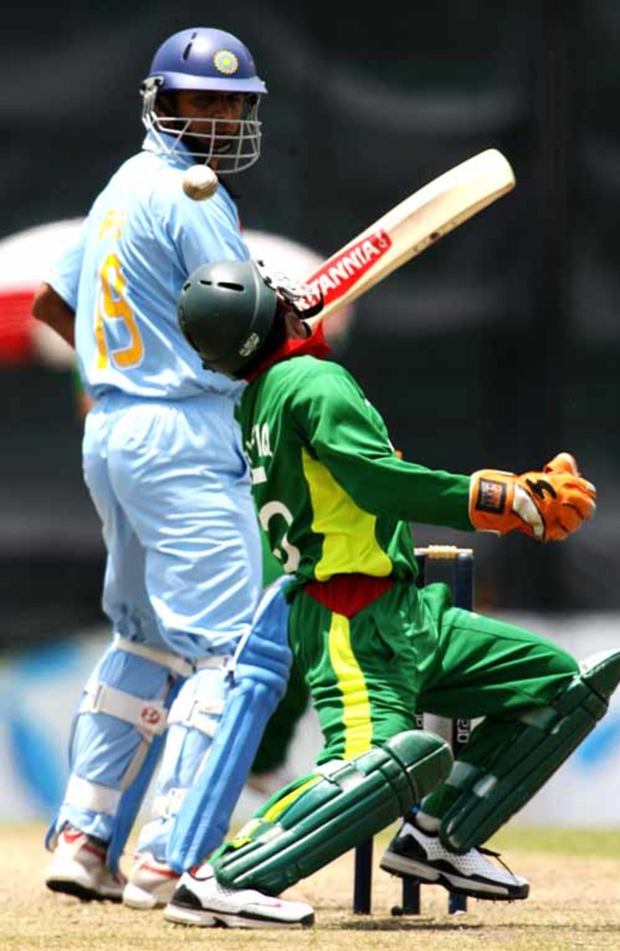 Rahul Dravid looks back as Mushfiqur Rahim fumbles | ESPNcricinfo.com