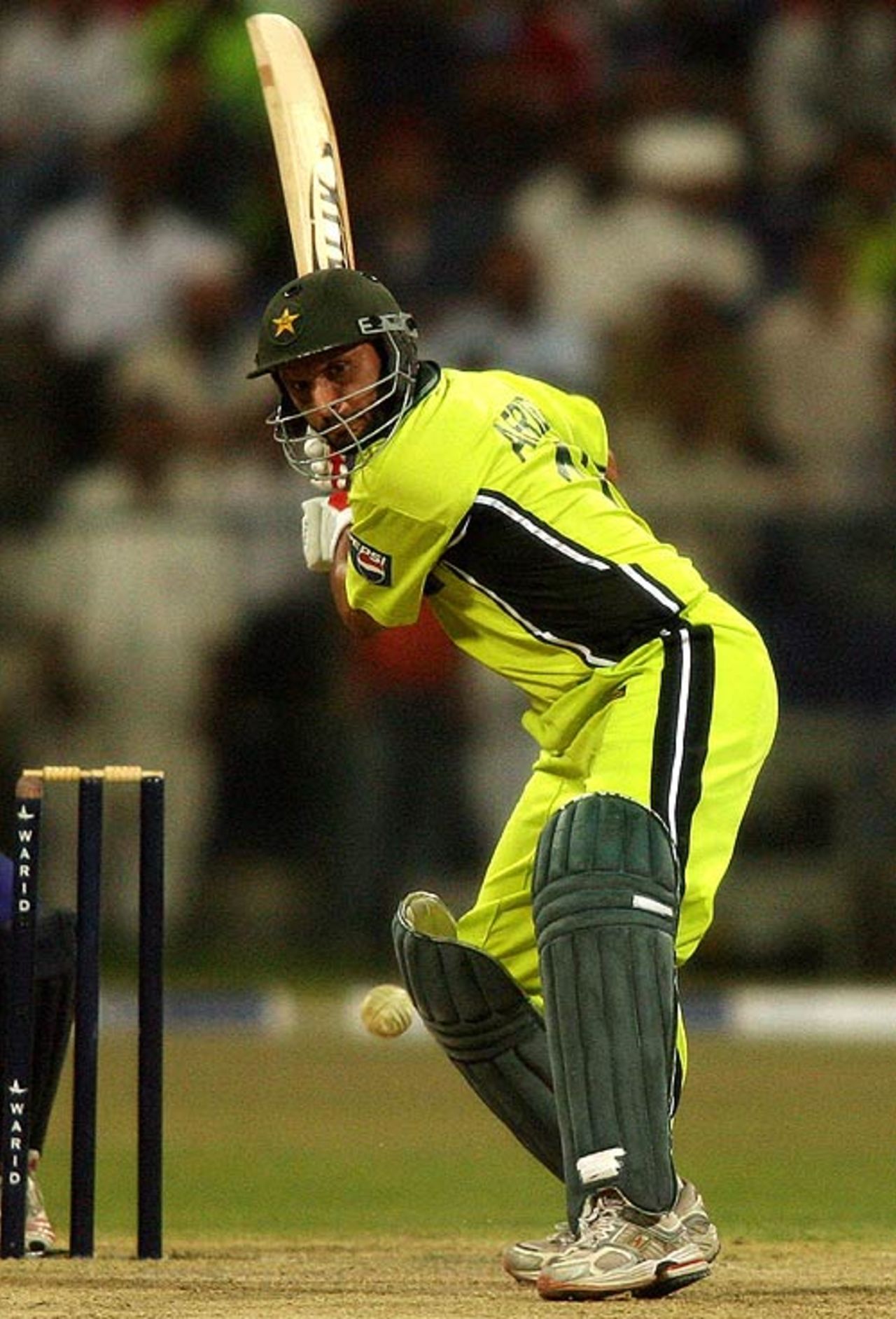 Shahid Afridi winds up to free his arms | ESPNcricinfo.com