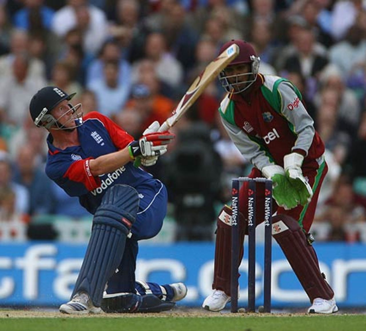 Paul Collingwood sweeps during his 27 | ESPNcricinfo.com