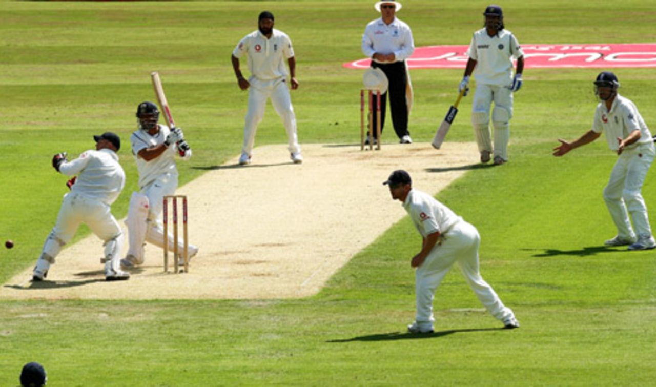 Sachin Tendulkar paddles Monty Panesar around the corner | ESPNcricinfo.com