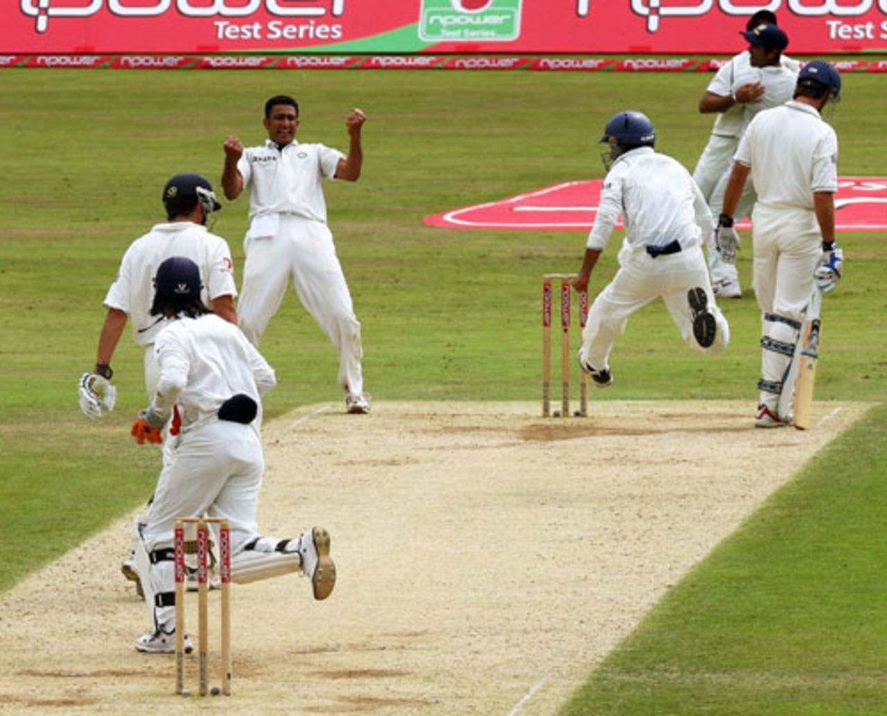 Anil Kumble celebrates the wicket of Alastair Cook | ESPNcricinfo.com
