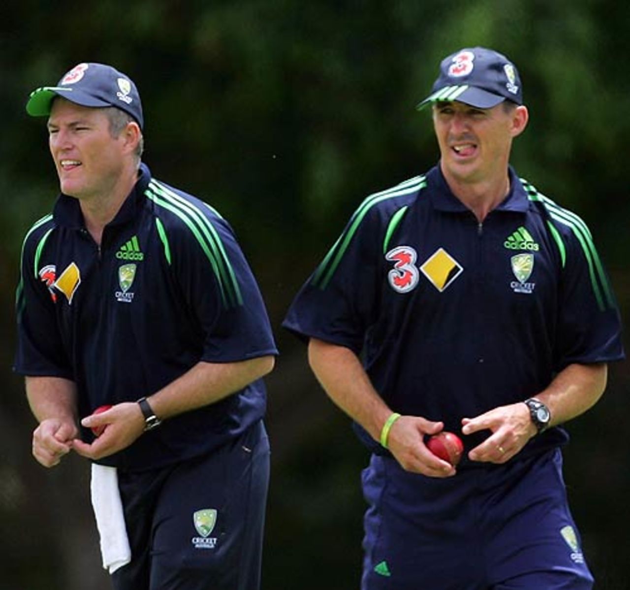 Stuart MacGill and Brad Hogg get ready to bowl | ESPNcricinfo.com