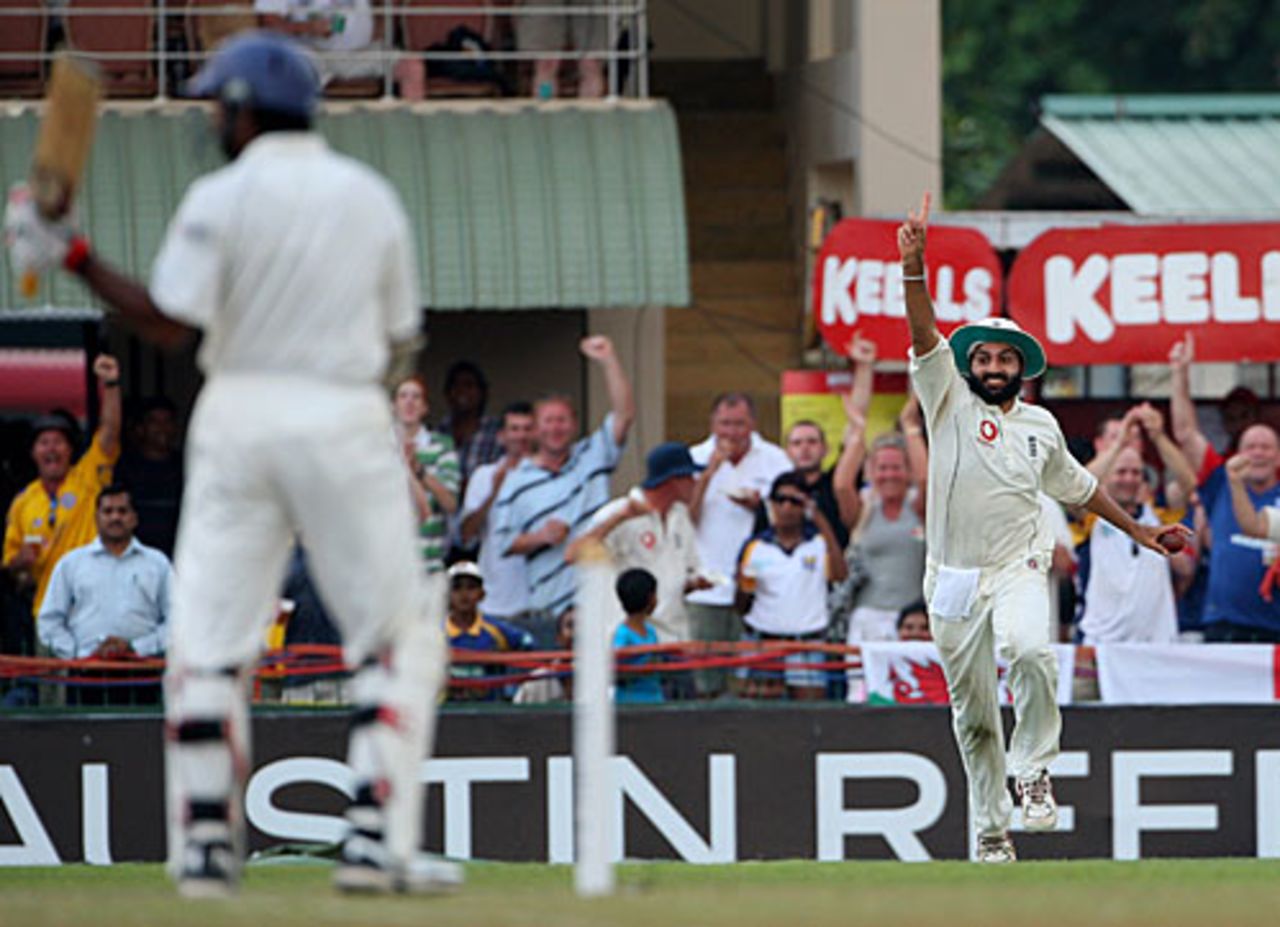 Look what I can do! Monty Panesar beams with delight after catching ...