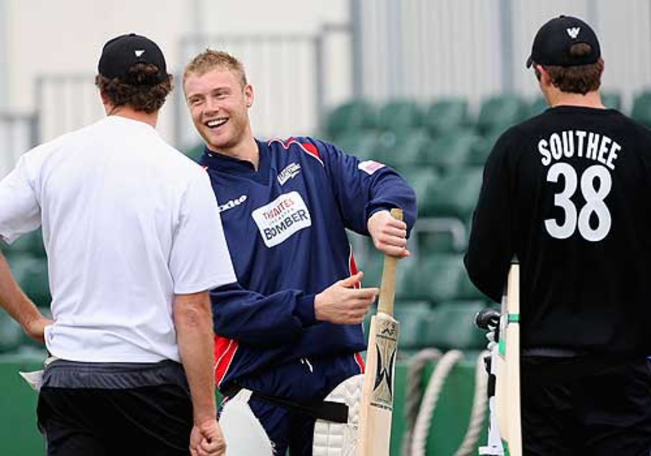 Andrew Flintoff heads out to the Old Trafford nets | ESPNcricinfo.com