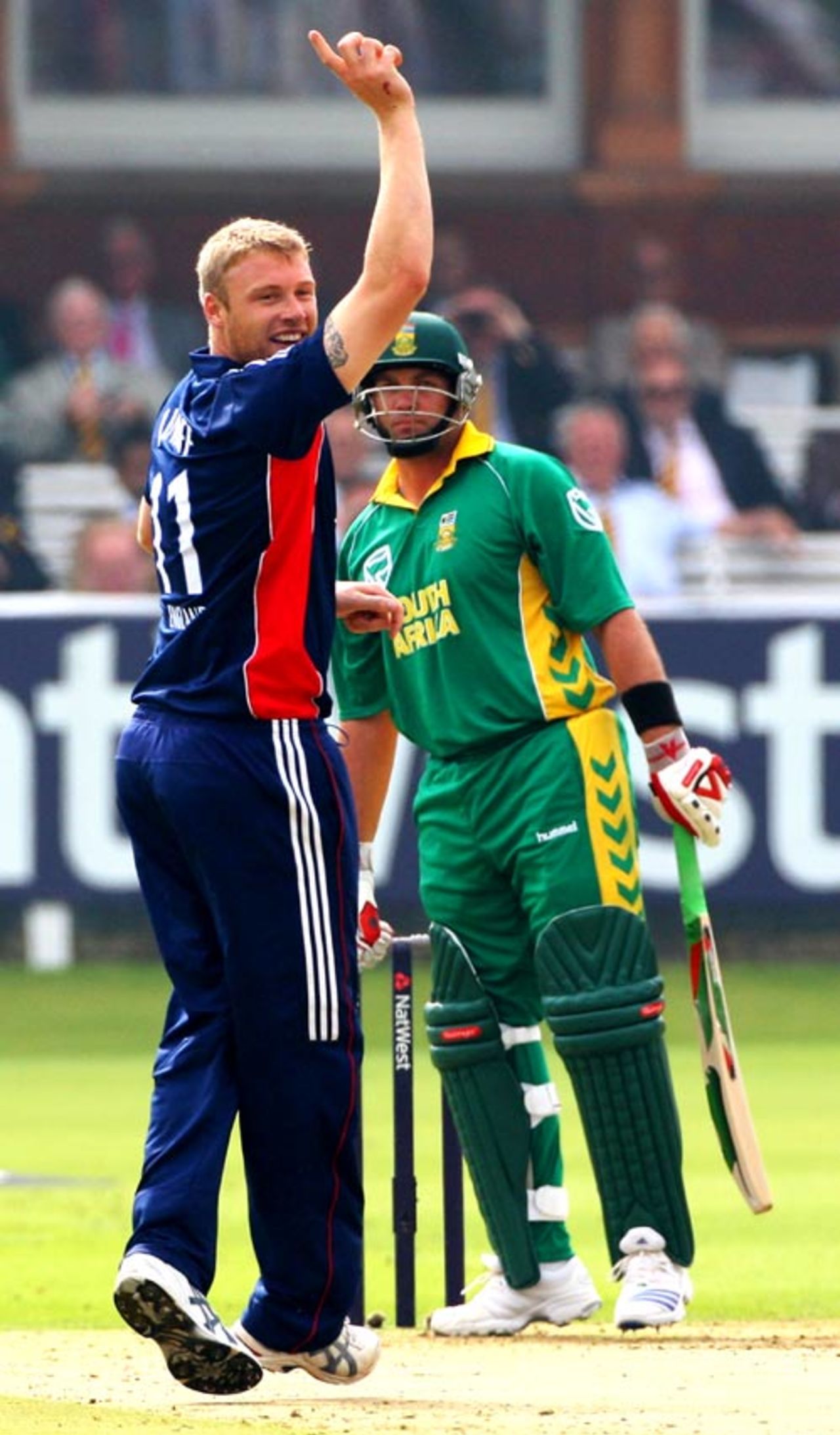 Herschelle Gibbs swivels onto another savage pull | ESPNcricinfo.com