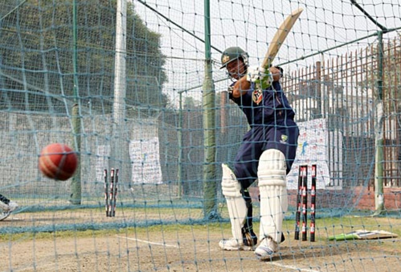 Ricky Ponting bats in the nets | ESPNcricinfo.com