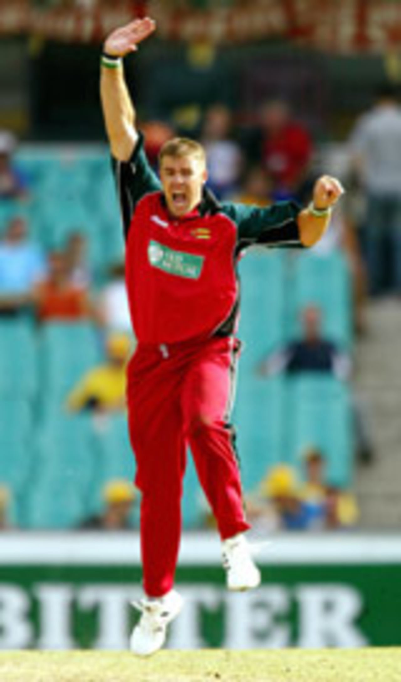 Adam Gilchrist Acknowledges The Applause For His Century ESPNcricinfo