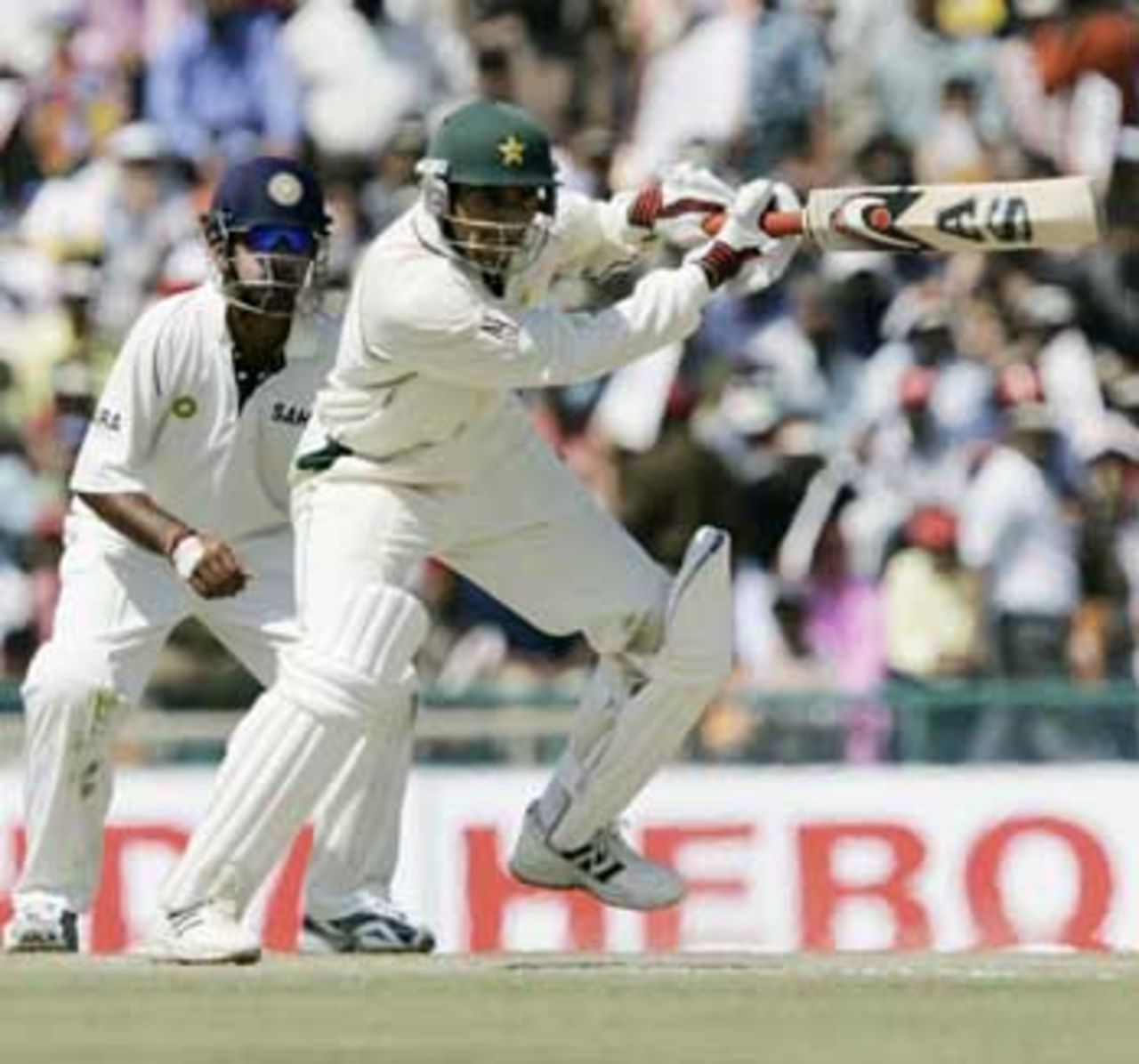 Abdul Razzaq and Kamran Akmal put their heads down, running like hares ...