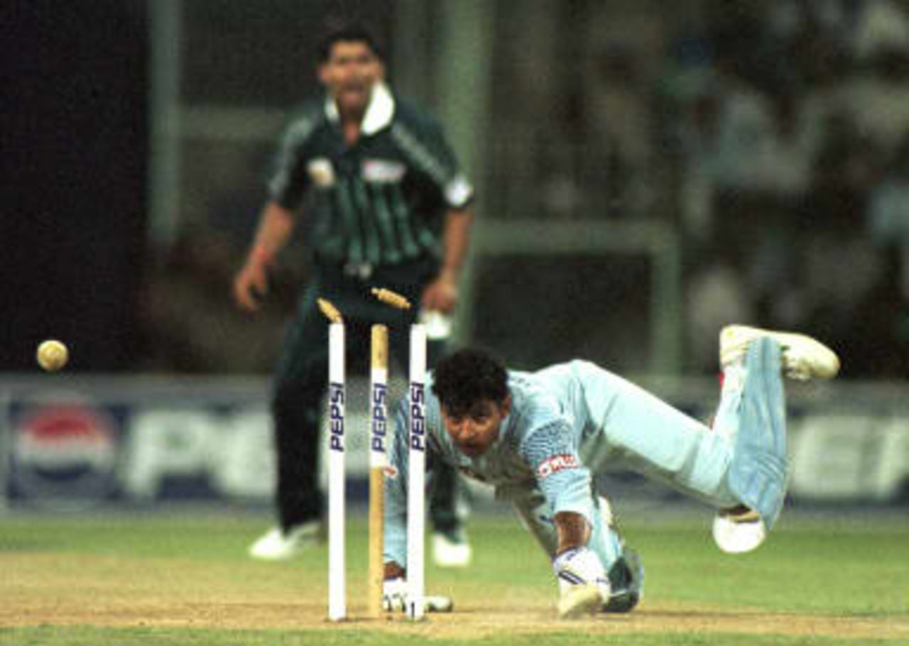 Pakistani bowler Azhar Mahmood celebrates after getting Indian batsman ...