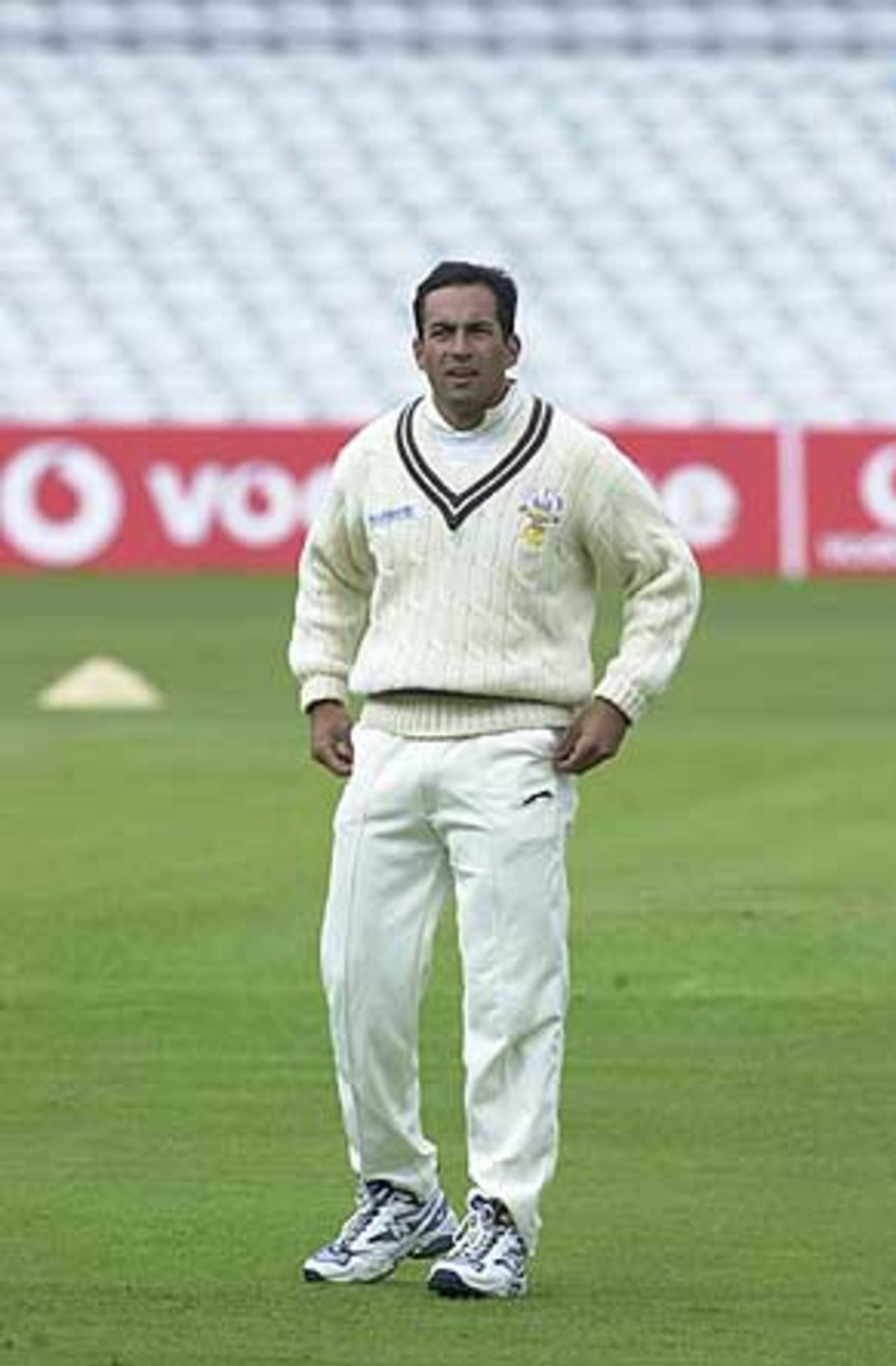 Ed Giddins bowling for Surrey in the first game of the 2001 CricInfo ...