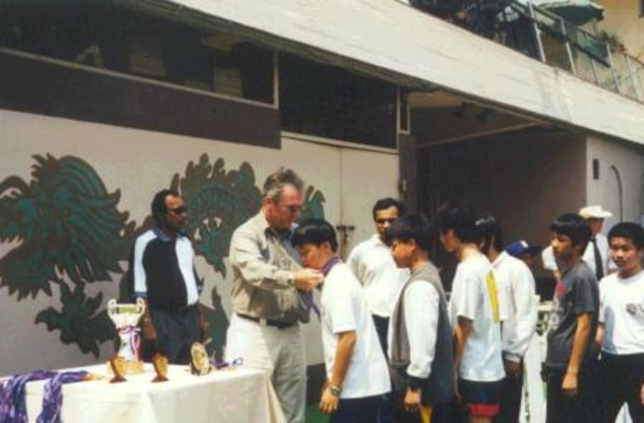 Allan Border presents the medals after the TJ Under 13 tournament in ...