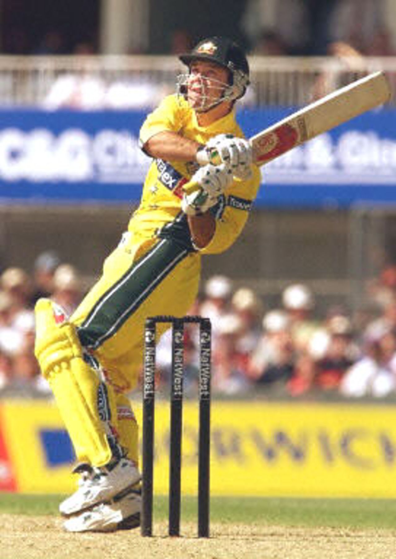 Ricky Ponting hooks Andrew Caddick for a six | ESPNcricinfo.com