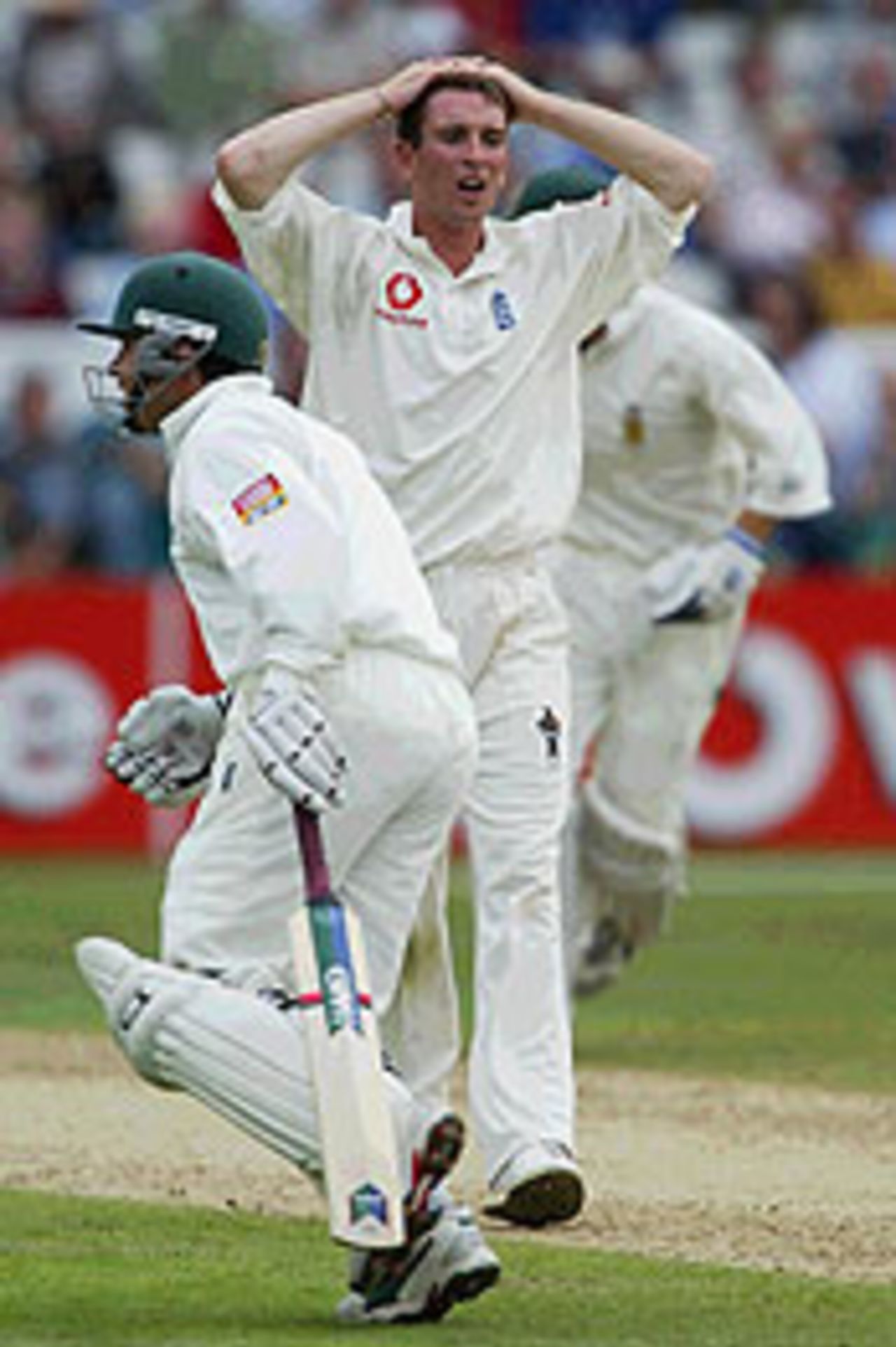 James Kirtley holds his head | ESPNcricinfo.com