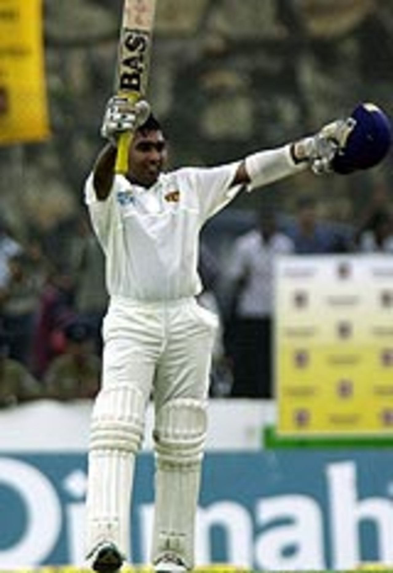 mahela Jayawardene celebrates his 12th Test century, after single ...