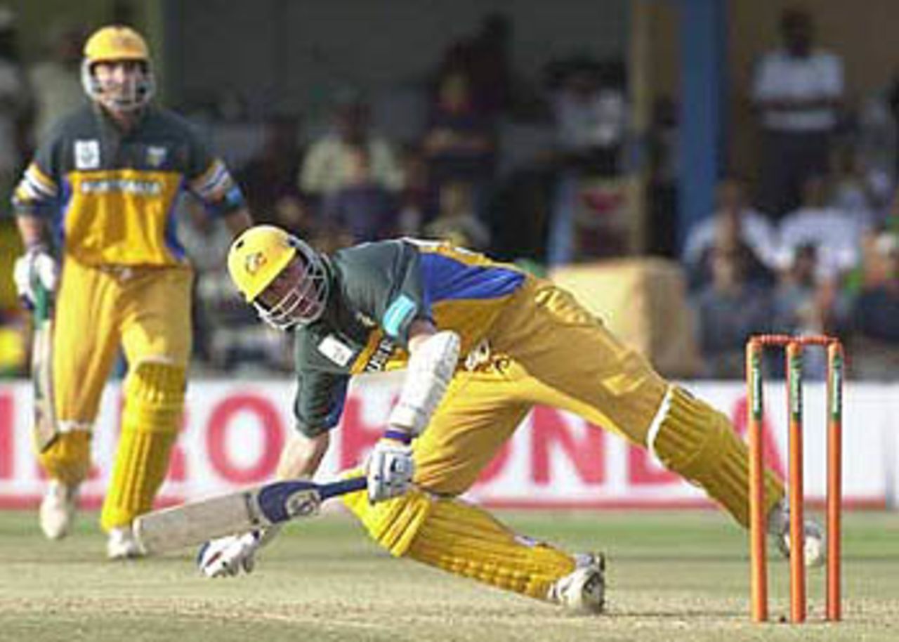 Brett Lee gets a taste of his own medicine from Indian quick Zaheer ...