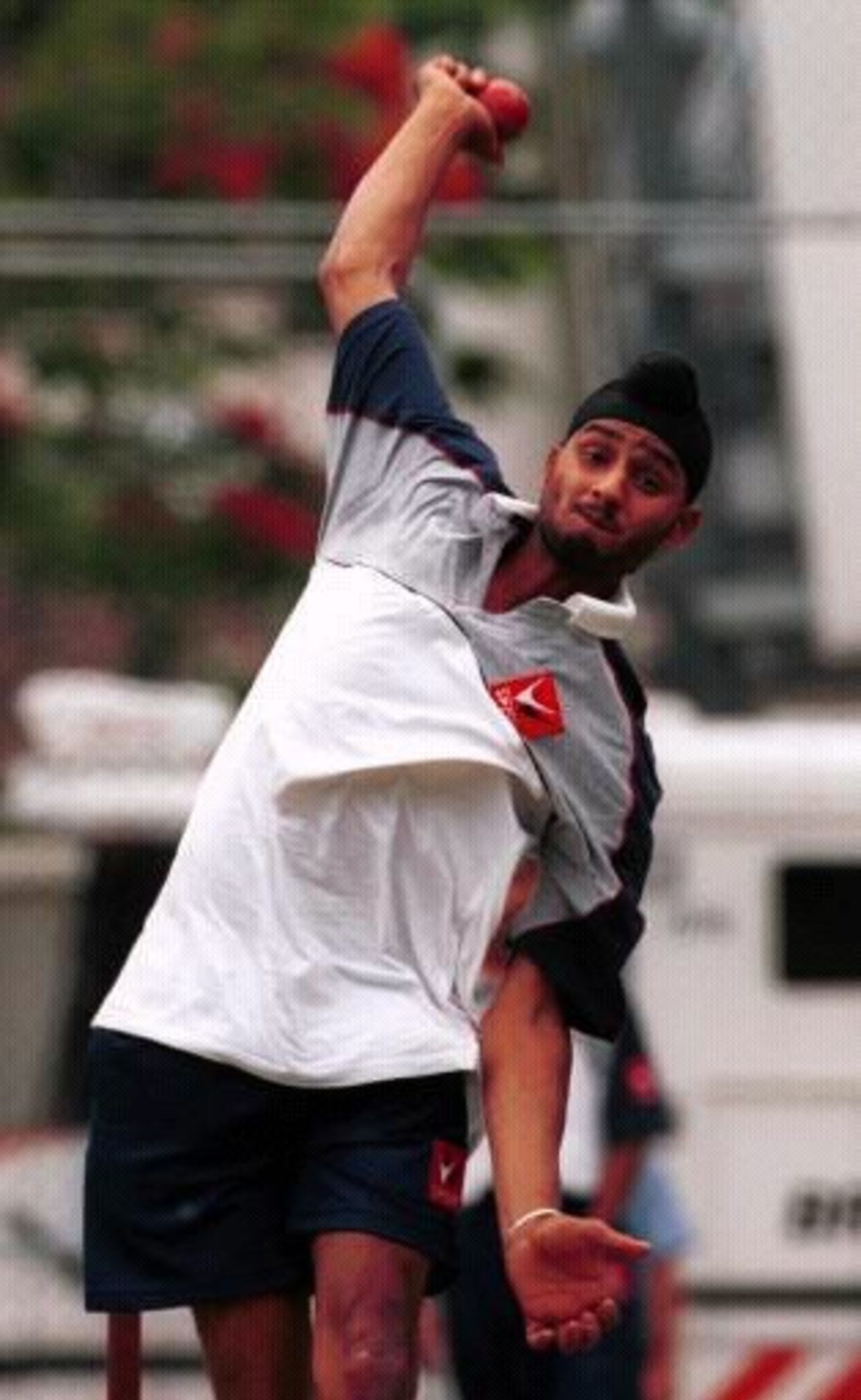 Tendulkar bowling at training, India in Australia, 1999/2000 ...