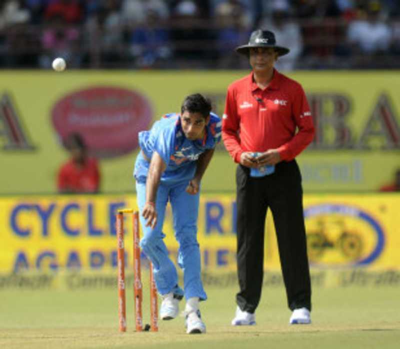 dhoni bowling
