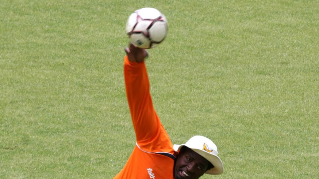 Douglas Hondo ODI photos and editorial news pictures from ESPNcricinfo ...