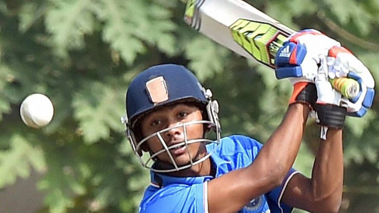 Zeeshan Ansari Photos | Image Gallery and Match Pictures