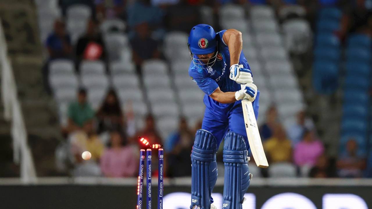 Gulbadin Naib Photos | Image Gallery and Match Pictures