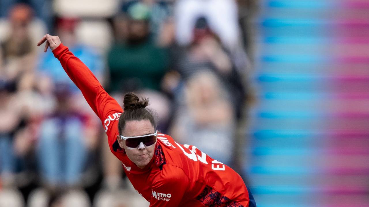 Linsey Smith ODI photos and editorial news pictures from ESPNcricinfo ...