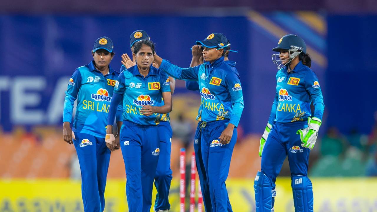 Udeshika Prabodhani Photos | Image Gallery and Match Pictures