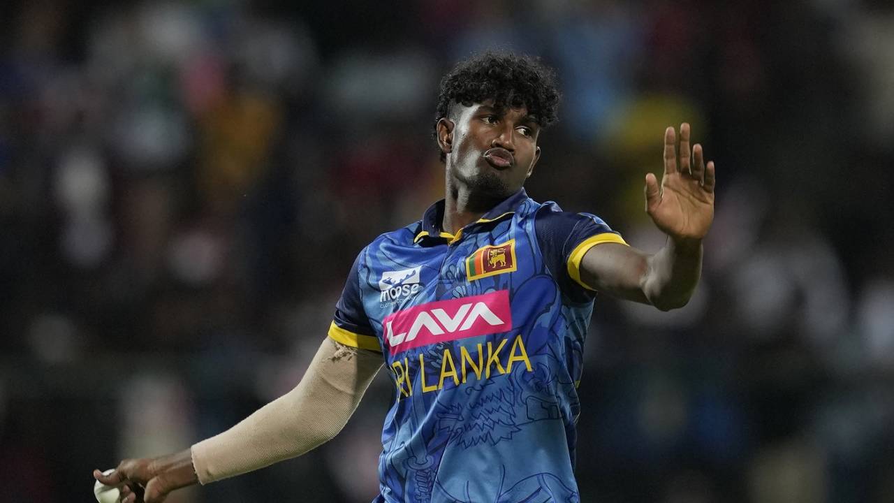 Chamindu Wickramasinghe Photos | Image Gallery and Match Pictures