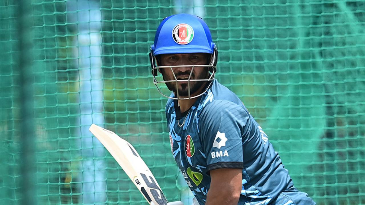 Gulbadin Naib Photos | Image Gallery and Match Pictures